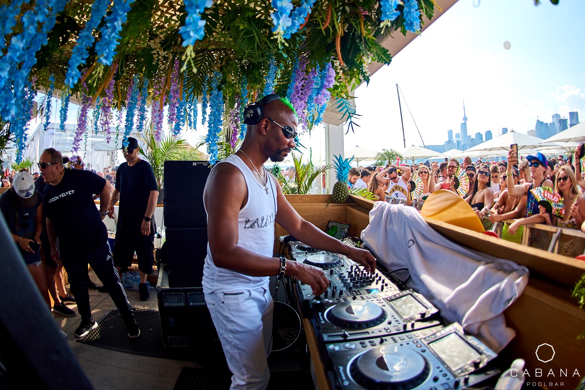 Toronto Clubs | Cabana Pool Bar Waterfront Patio Toronto SUNDAYS